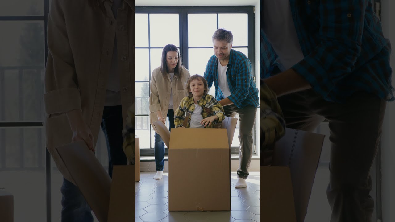 Download Free HD Video 4k_Mom and dad playing with son(Happy life why not! )