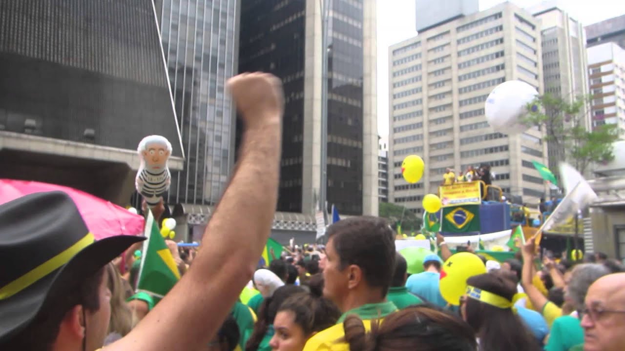 Maior que a tristeza de não ter vencido é a vergonha de não ter lutado.  Rui Barbosa.