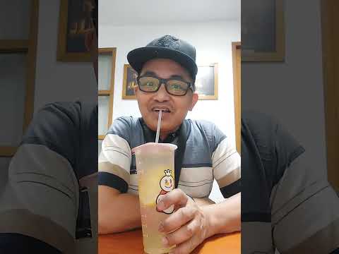 Drinking Mixue Tea Lemon Flavored
