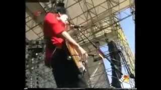 7 Musicians Known for Destroying Their Instruments | Ultimate Guitar