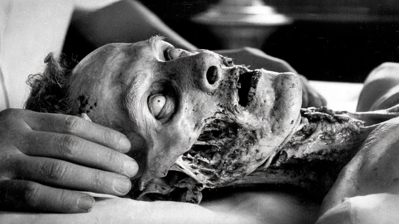 🌟 100 Controversial Photos That Finally Resurfaced