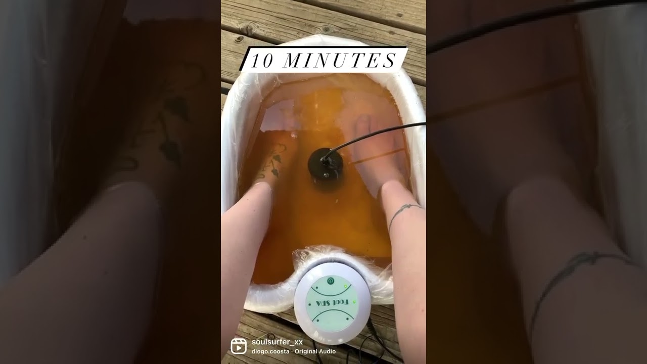 🍂 An ionic foot detox works by pulling the toxins out of your body through your feet @soulsurfer_xx