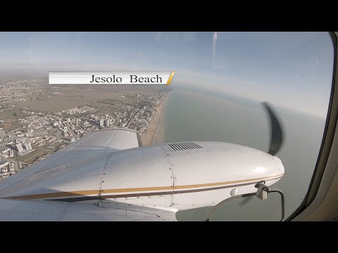 Piper Seneca II PA34 200T - V i e w C o c k p i t - Landing runway 07 LIPH - Training