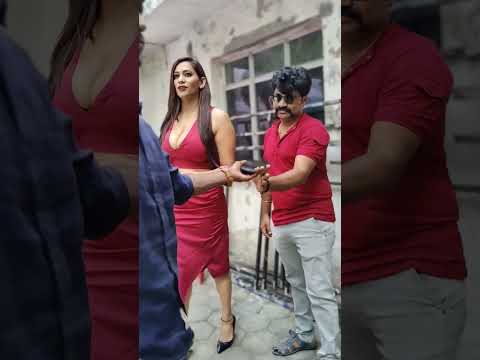 Adikkuthu kuliru song| Sanjana Singh hot moments #yazhgalatta #shortsfeed #shots #2shots #cskfans