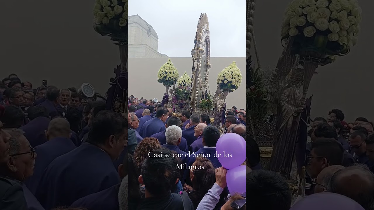 #LIMA CASI SE CAE EL ANDA DEL SEÑOR DE LOS MILAGROS EN SU SEGUNDO RECORRIDO DE PROCESIÓN