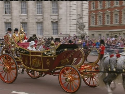 Royal procession: Queen travels by horse and carriage through the streets of London