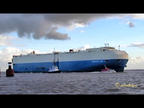 Huge 200m cargo ship spotted off the Devon coast - Devon Live