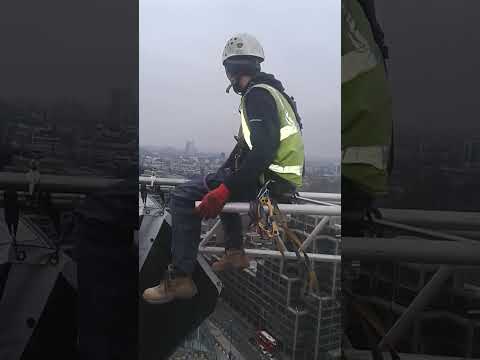 HE'S BRAVE ‼️#Heights #construction #london #scary #scaffolding#brave#biglifts