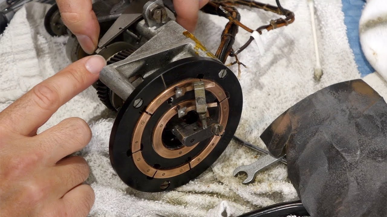 Teletype Model 19 Part 10: Restoring the Transmitter/Distributor