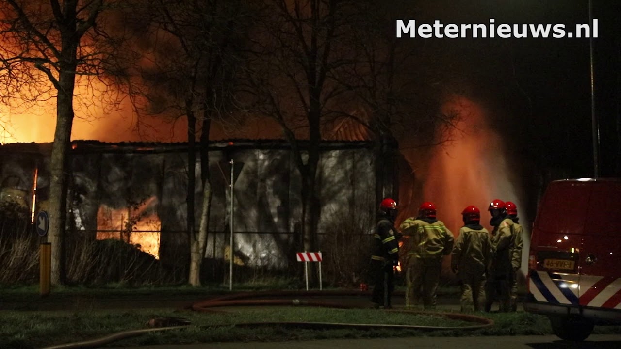 Loods in lichter laaie in Veendam(Video)