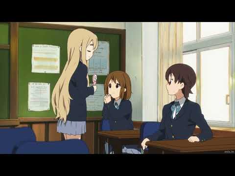K-ON! - Mugi does Yui's hair