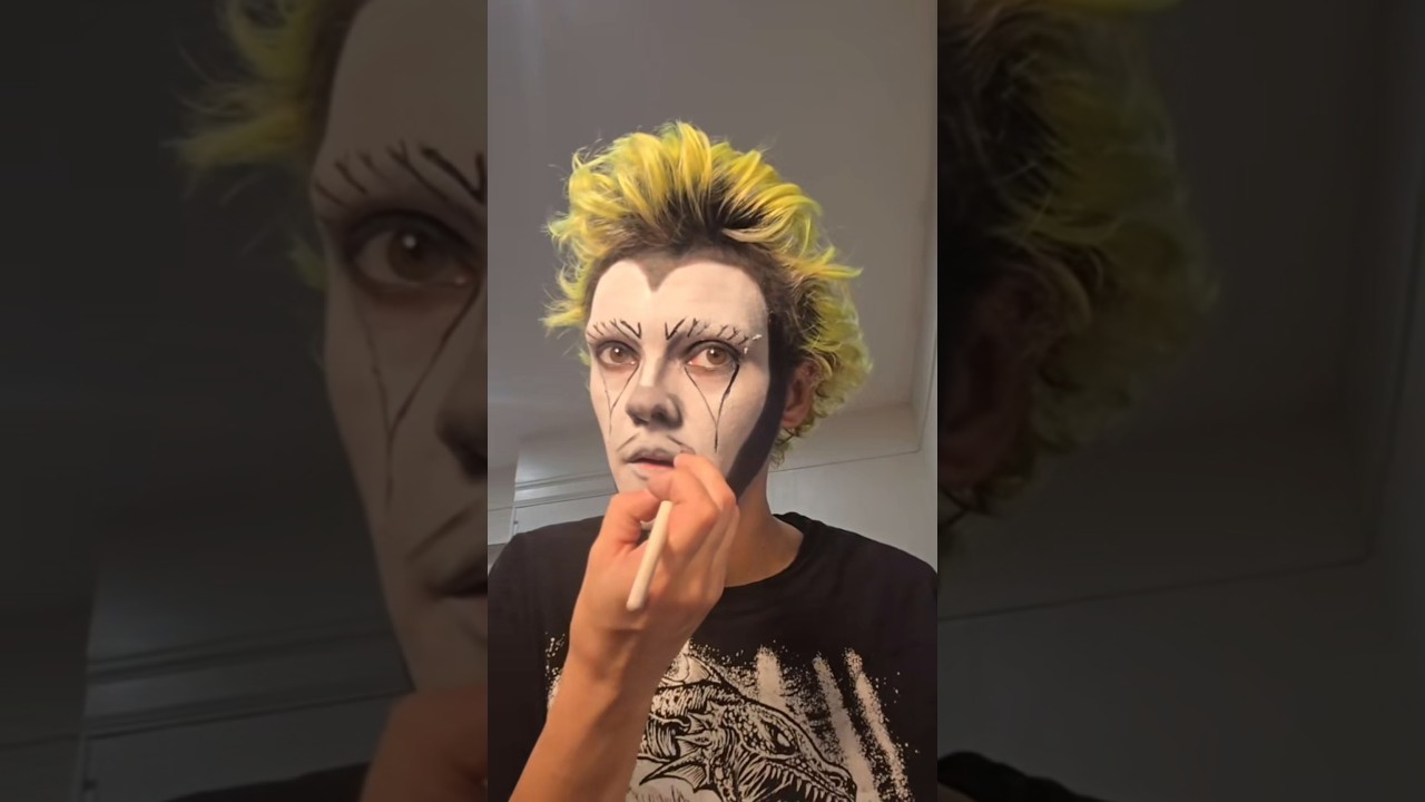 Makeup inspired by Chappell Roan's 