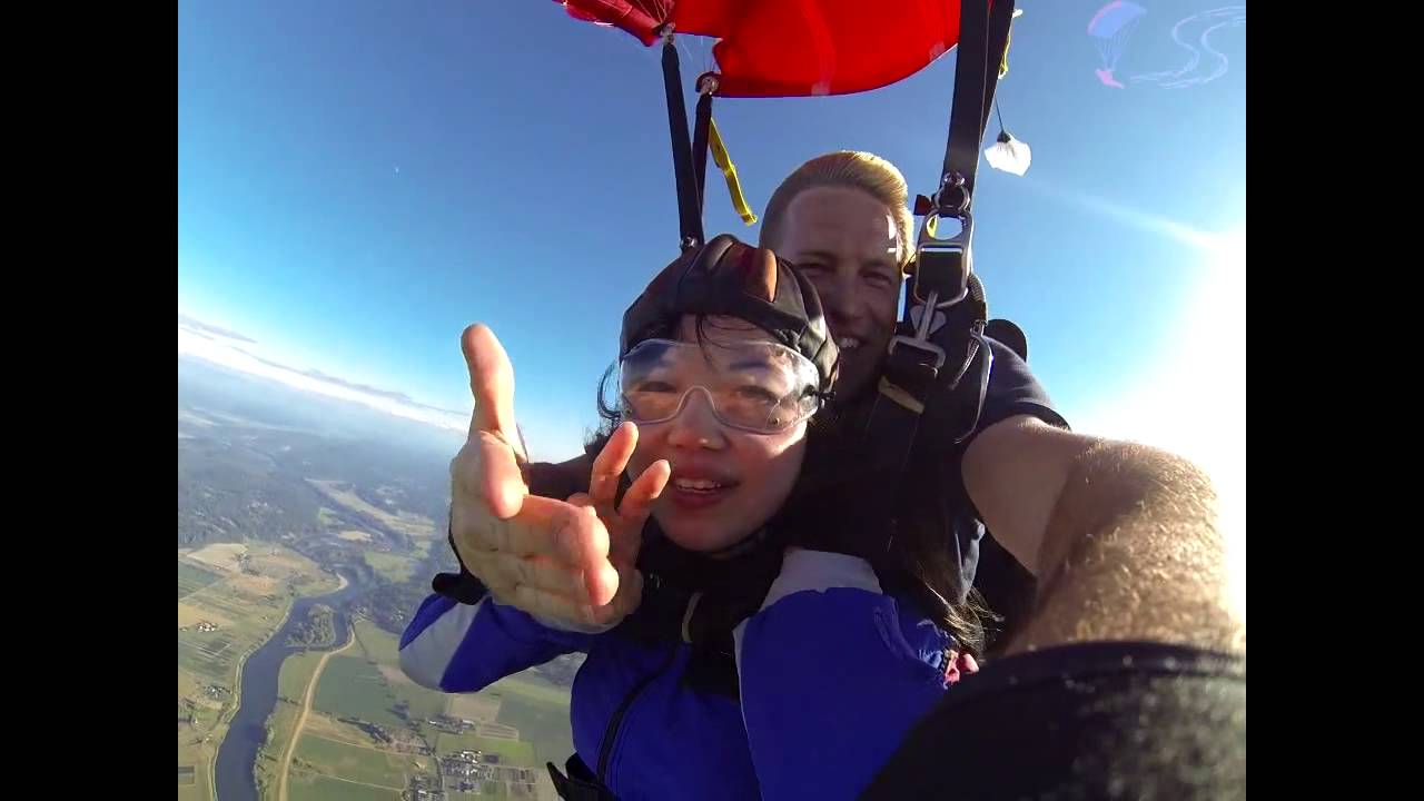 YI-LING OU's Tandem skydive!
