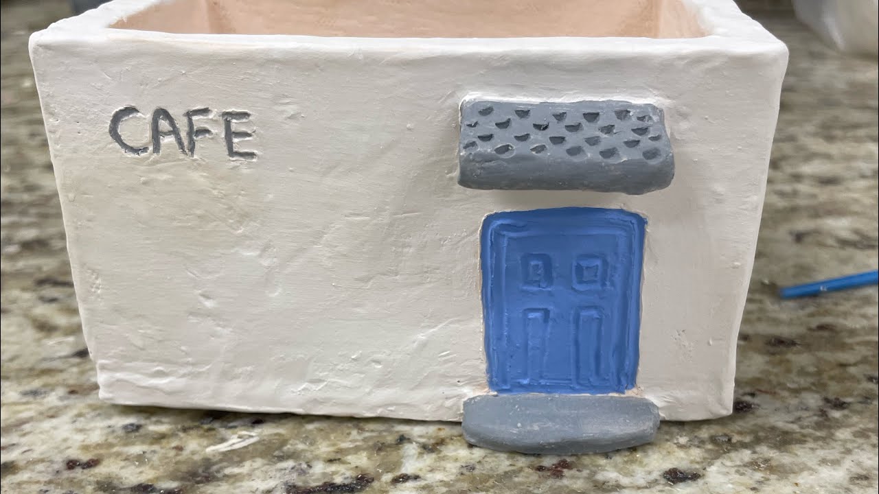 Un Macetero De Cerámica #ceramica #macetero #plantas