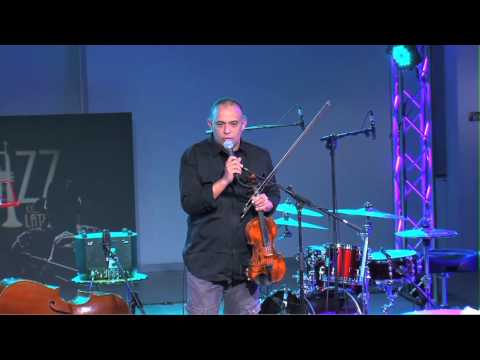 David Moreira… Entre el violín y el bajo salsero…. | Son Cremita