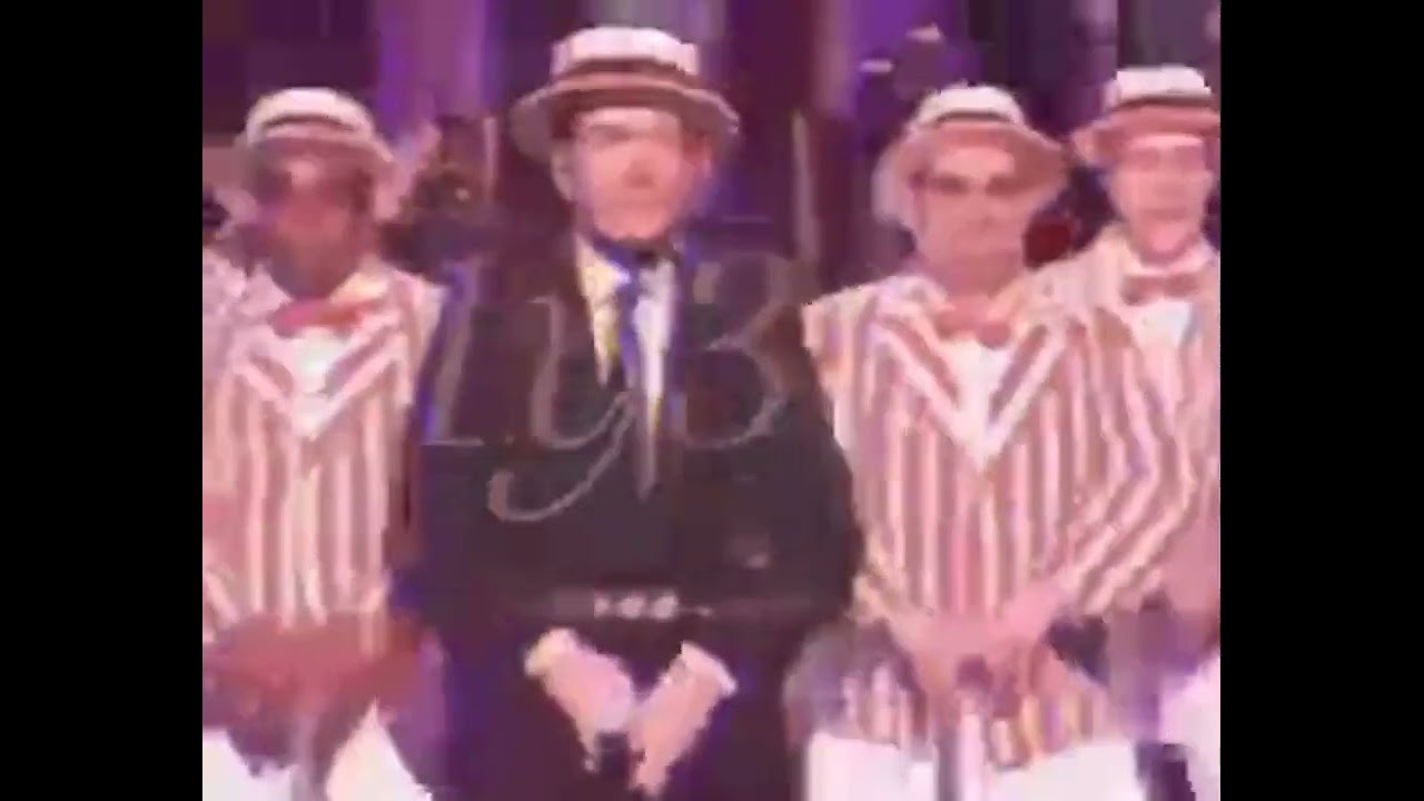 Bryan Cranston/Walter White Dance (Aku Sayang)