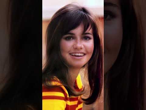 Sally Field: 60 Second Bio