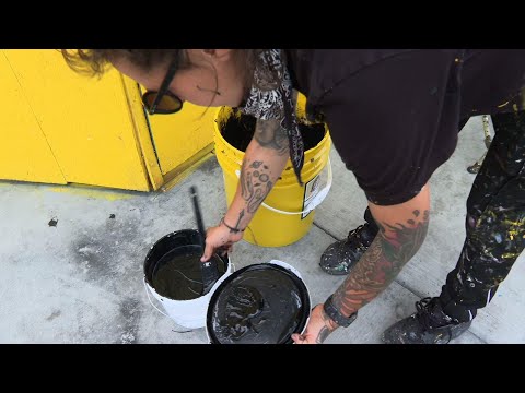 Street artists paint their resistance to Ukraine war