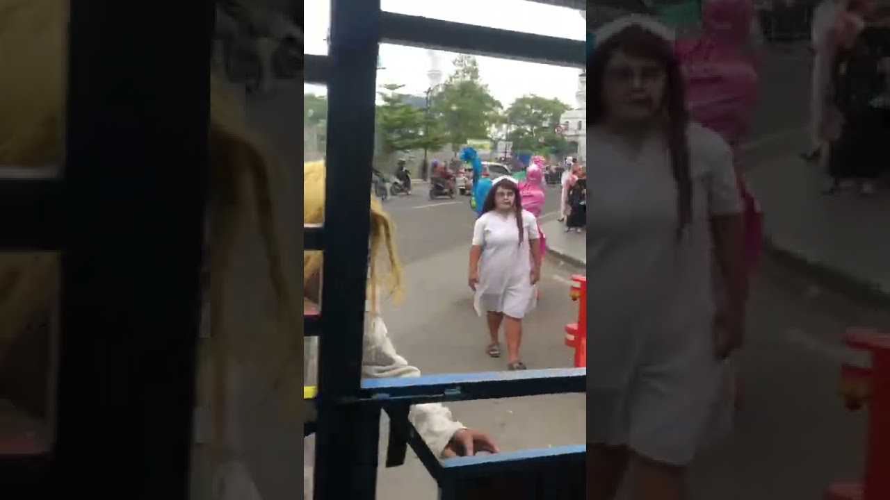 WISATA | Hantu lucu POCONG merah 💙 #shorts #anak #wisata #alunalunbandung