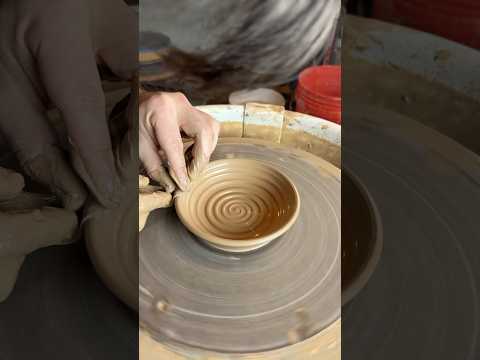 How to use slip for texture on the pottery wheel #pottery #ceramic #clay #craftsman #handmade