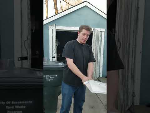 How to clean a dustpan
