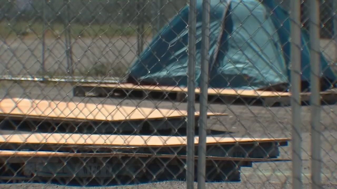 Outdoor emergency shelter opens in southeast Portland