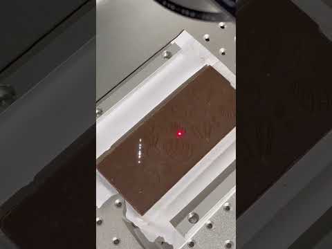 GRAVAÇÃO EM CHOCOLATE ???????????? #tecnologia #gravação #gravacaoalaser