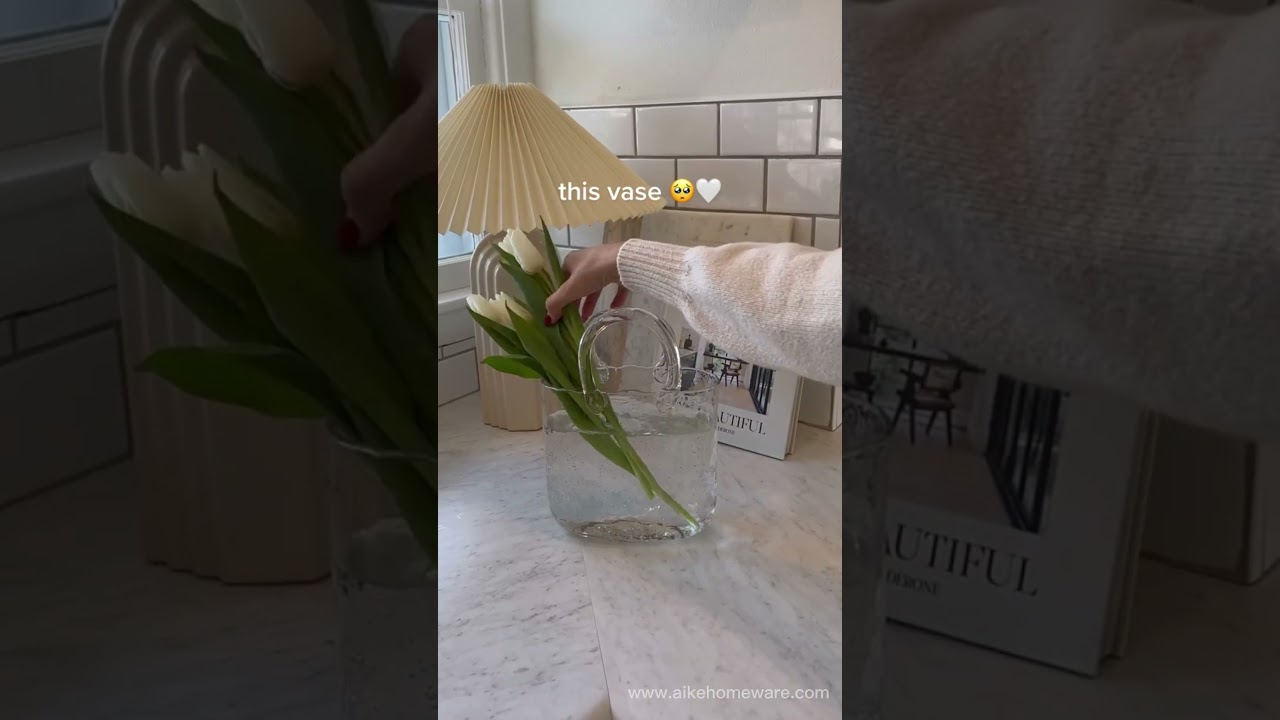High-end light luxury crystal glass vase.