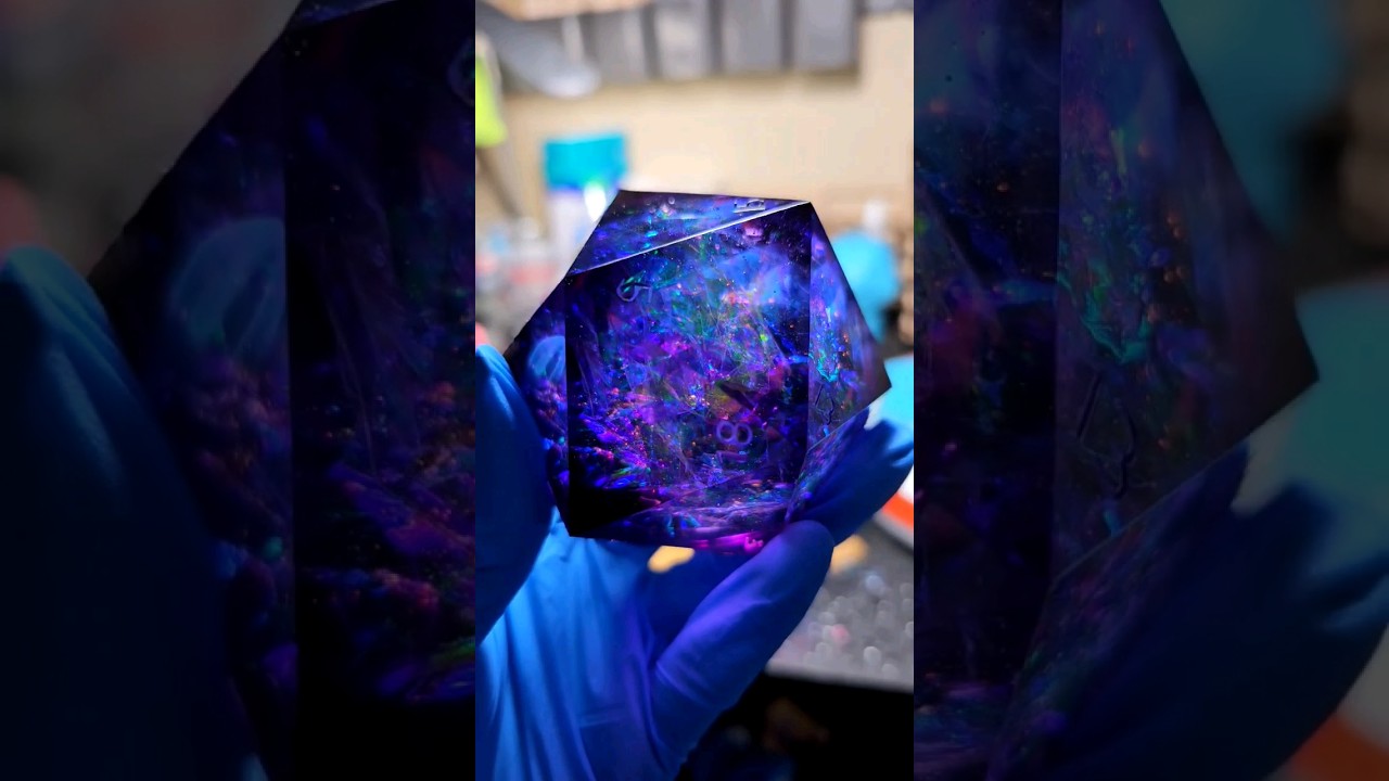 ElectroHex 63mm D20 #dice #dicemaking #dnd #resinart #ttrpg