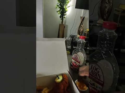 Houston TX Hot Chicken Review! #food #foodie #foodreview #friedchicken #eating #review #restaurant