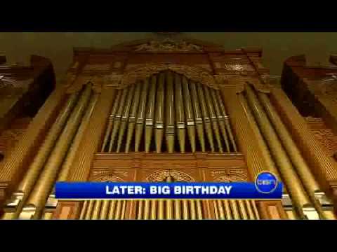 Dylan Taylor plays the Adelaide Town Hall organ with Thomas Trotter