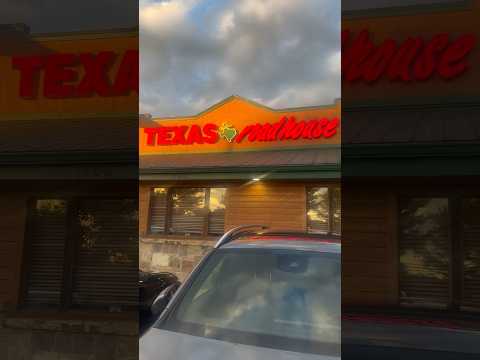 TEXAS ROADHOUSE DINNER 🍽️ FREE 🆓 HITS DIFFERENT #TexasRoadhouse #SummerVibes #Freefood #Shorts
