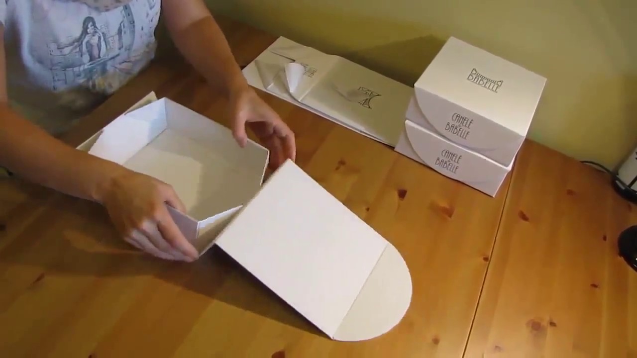Packing a folding Magnetic rigid box at the custom packaging boxes