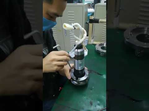 ultrasonic transducer flange assembly