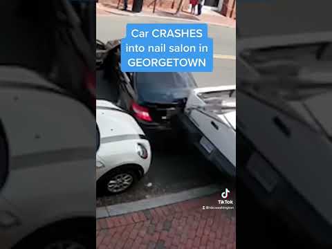 Car Crashes Into Nail Salon in Georgetown