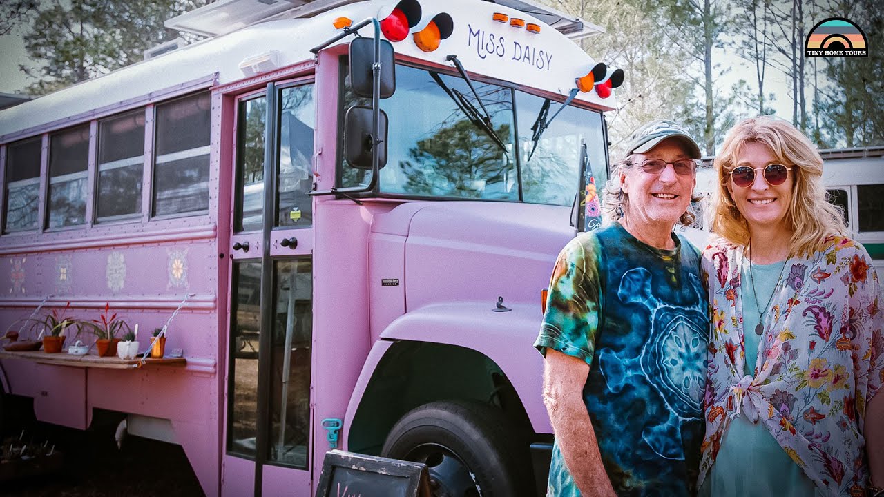 This School Bus Has Been Converted Into a Retro Mobile Home Using ...