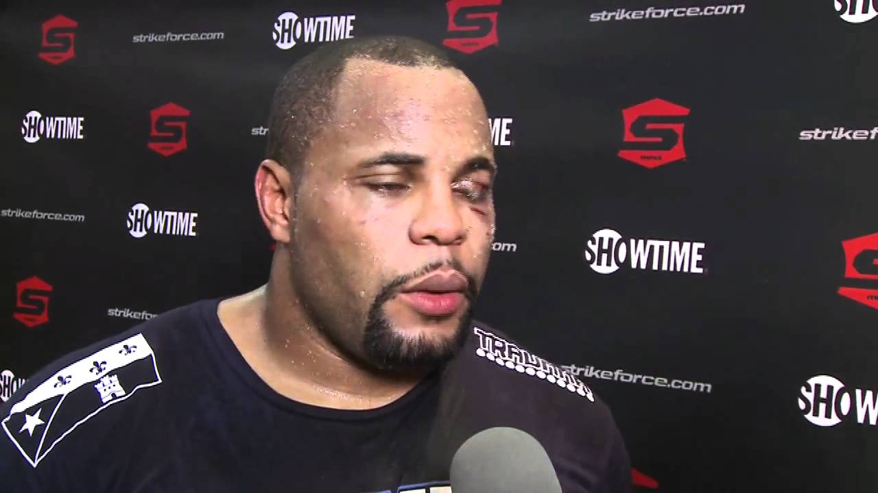 Daniel Cormier wins Strikeforce Heavyweight Grand Prix - The Mirror