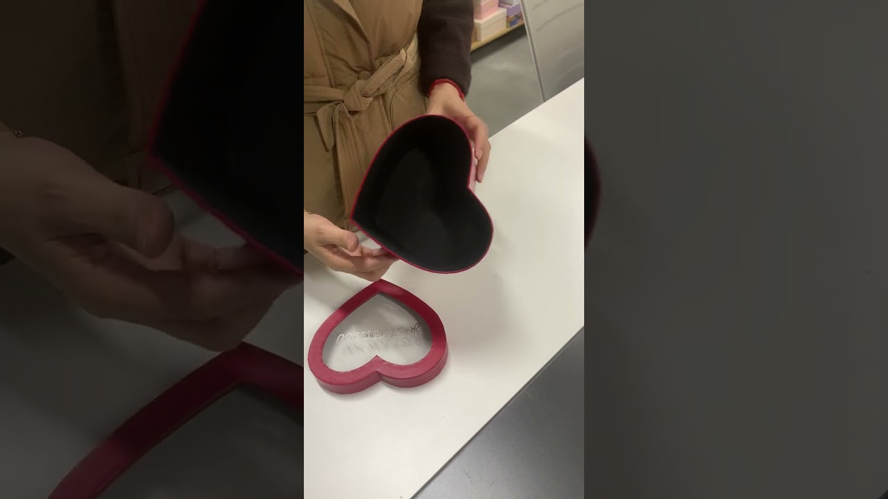 Customized Heart shape gift packaging box