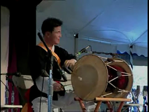 Dong-wan Kim Demonstrates the Korean Chang-go [Live at Smithsonian Folklife Festival 2002]
