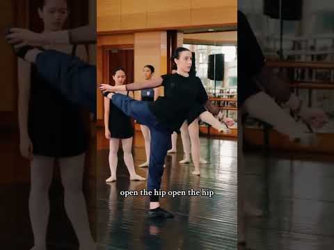 MAINTAIN TURNOUT IN THE CENTRE IN PROMENADE ✨ #ballettips #turnout #vaganova #pointe