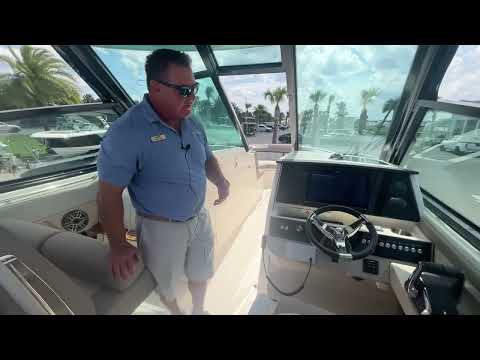 2025 Boston Whaler 330 Vantage