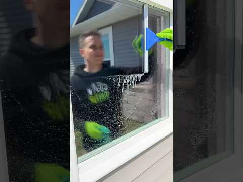 How to clean exterior windows and screens | Day 29/30 of my Spring Cleaning Spree #diy #home