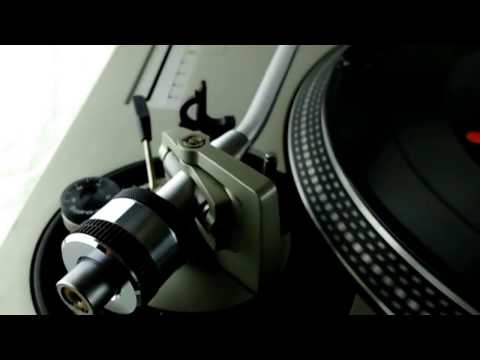 2 Technics SL-1200MK3D Turntables TMK3DS42692NXX