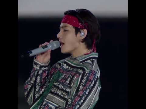 oh wow look at taes red bandana- he looks so damn beautiful omg 😭aehyung on stage