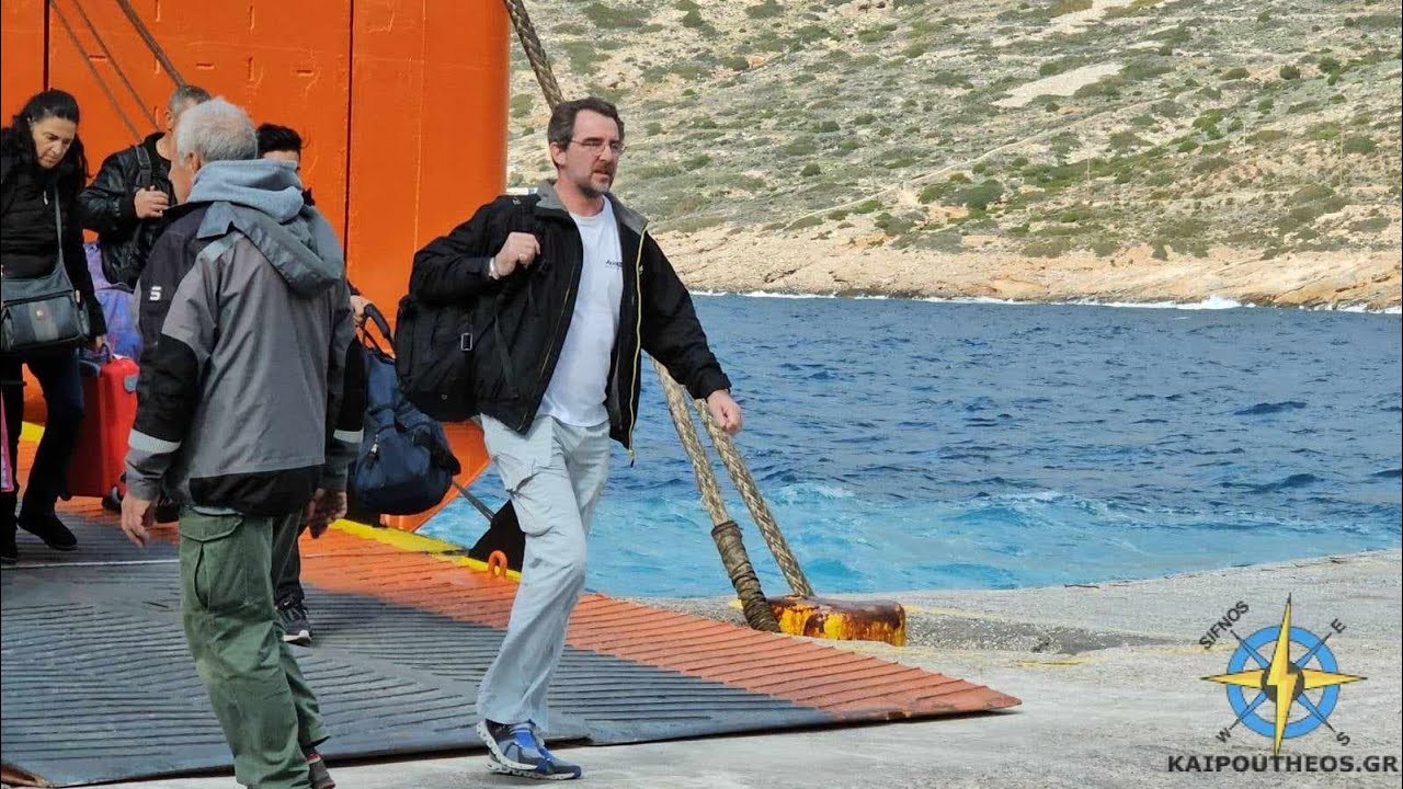 Νικόλαος Γλύξμπουργκ: Πήγε Σίφνο με το πλοίο της γραμμής – Bίντεο και ...