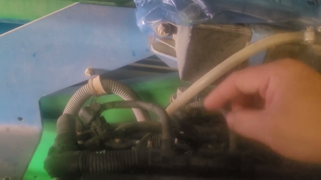 replacing fuel injector,. DEUTS 2.9 L4