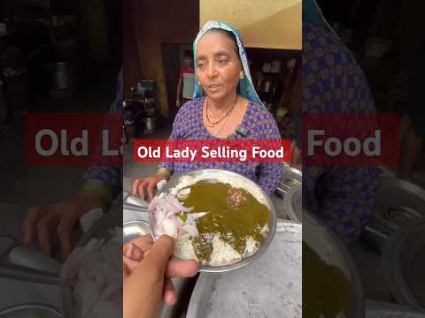 Old Lady Selling Veg Thali #oldladyselling #foodvlogger #streetfoodindia #indianfood #ashudaadda