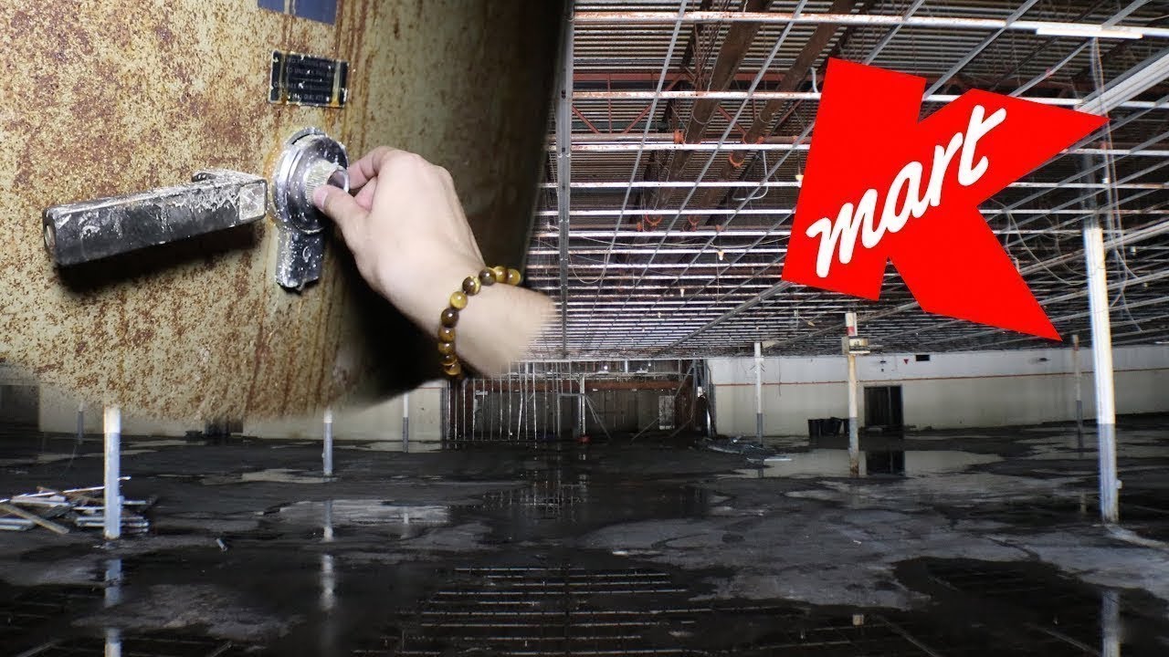 Exploring an Abandoned KMART - FOUND A SAFE!!