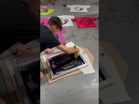 Screen Printing Marilyn Monroe #screenprinting #upcycledclothing #diy #streetwear