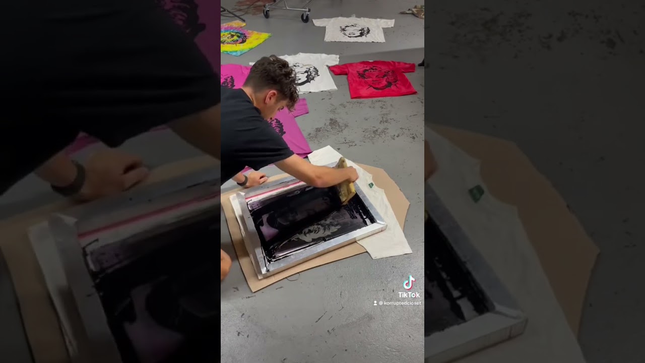 Screen Printing Marilyn Monroe #screenprinting #upcycledclothing #diy #streetwear